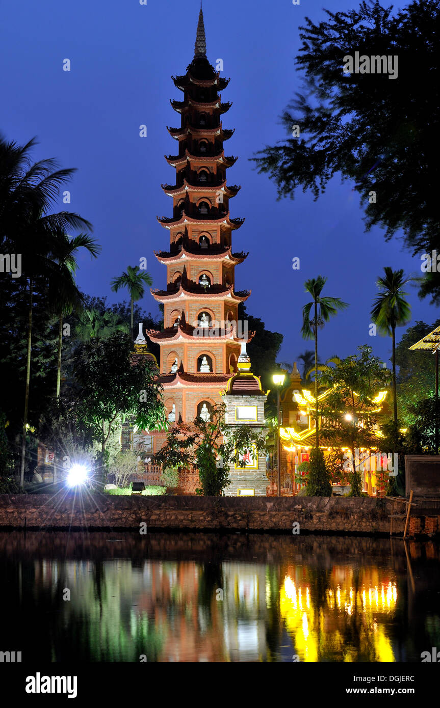 Hanoi buddhist temples hi-res stock photography and images - Alamy
