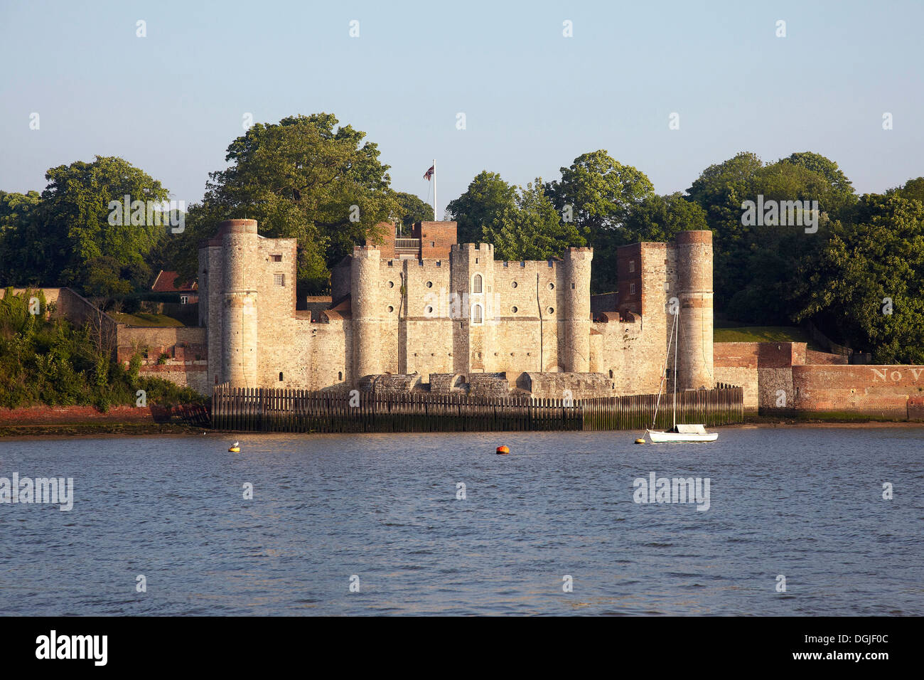 Upnor castle hi-res stock photography and images - Alamy