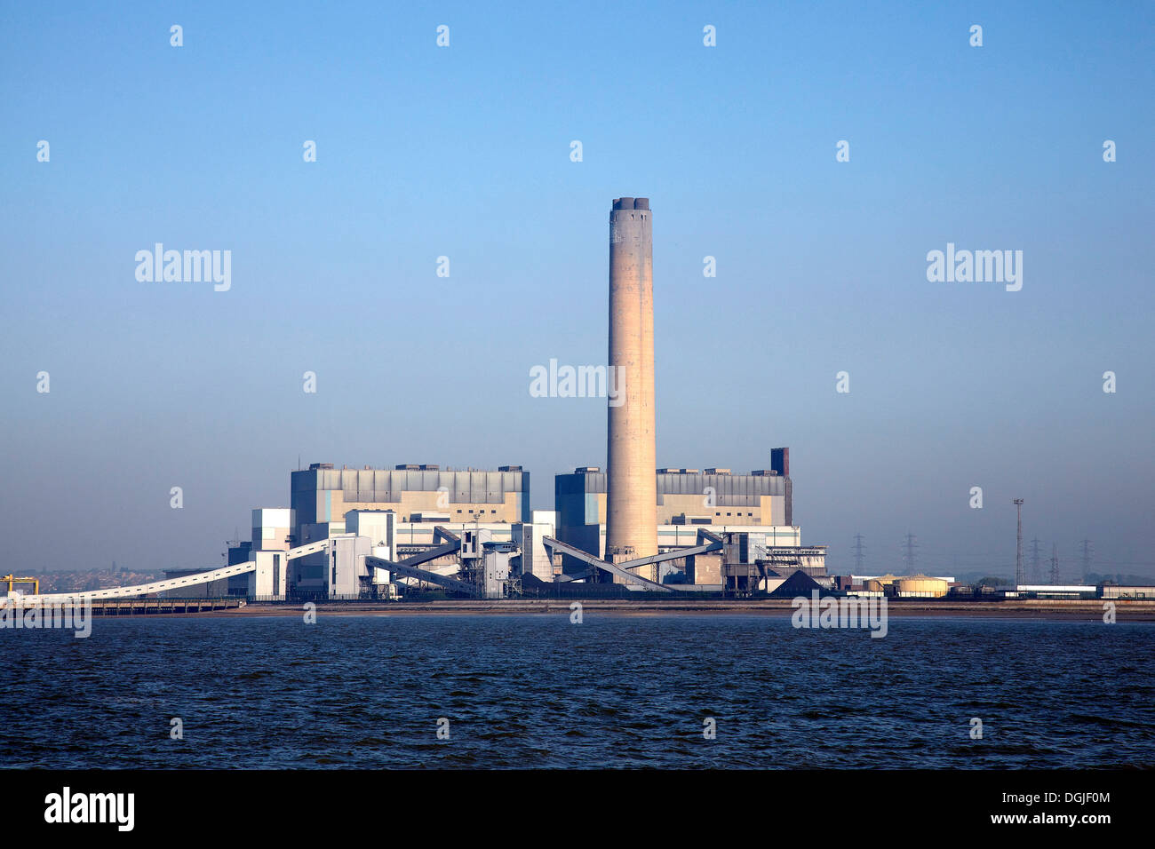 Kingsnorth Power station on the River Medway Stock Photo - Alamy