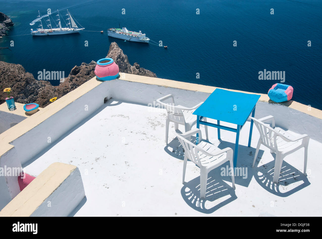 Empty outdoor table greek islands hi-res stock photography and images ...