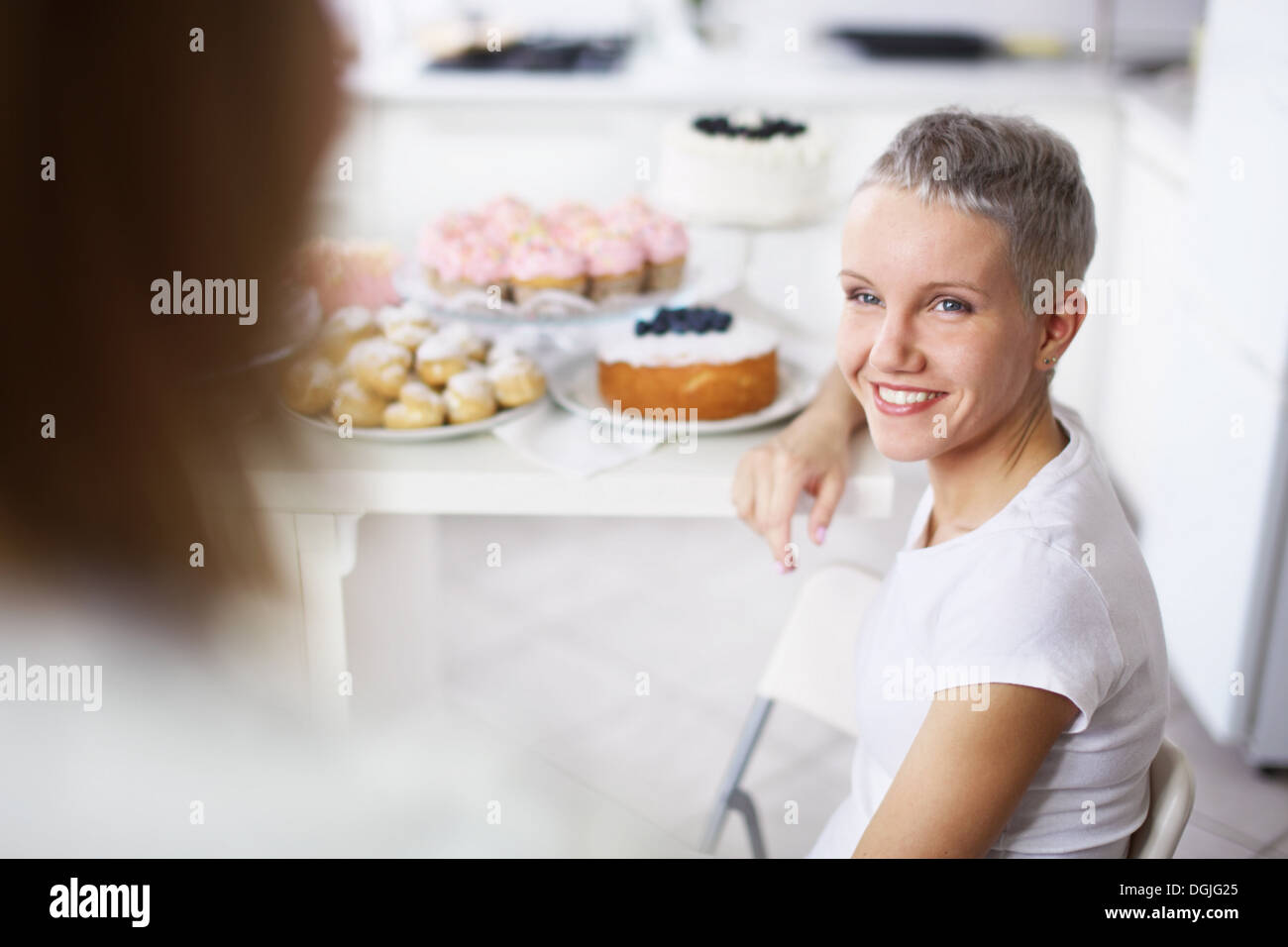 Women and cakes hi-res stock photography and images - Alamy