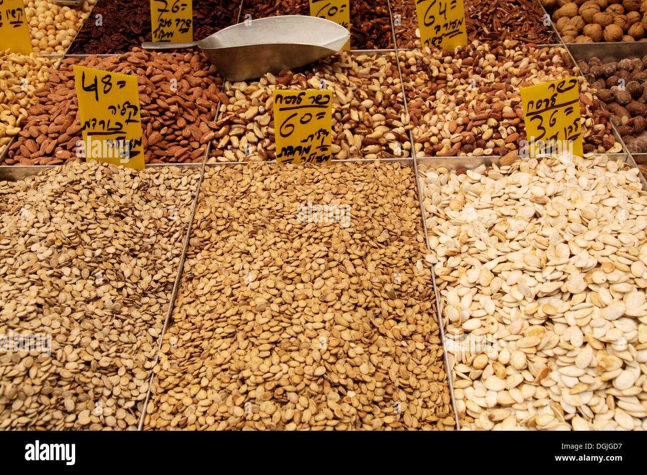 Middle east nuts hi-res stock photography and images - Alamy