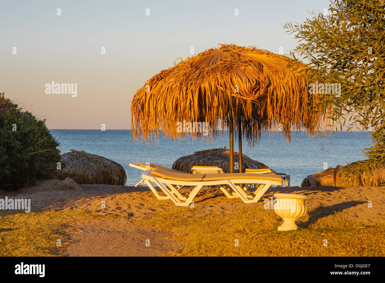 Rising sun beach hi-res stock photography and images - Alamy