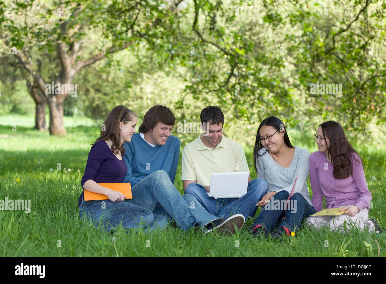 Five students hi-res stock photography and images - Alamy