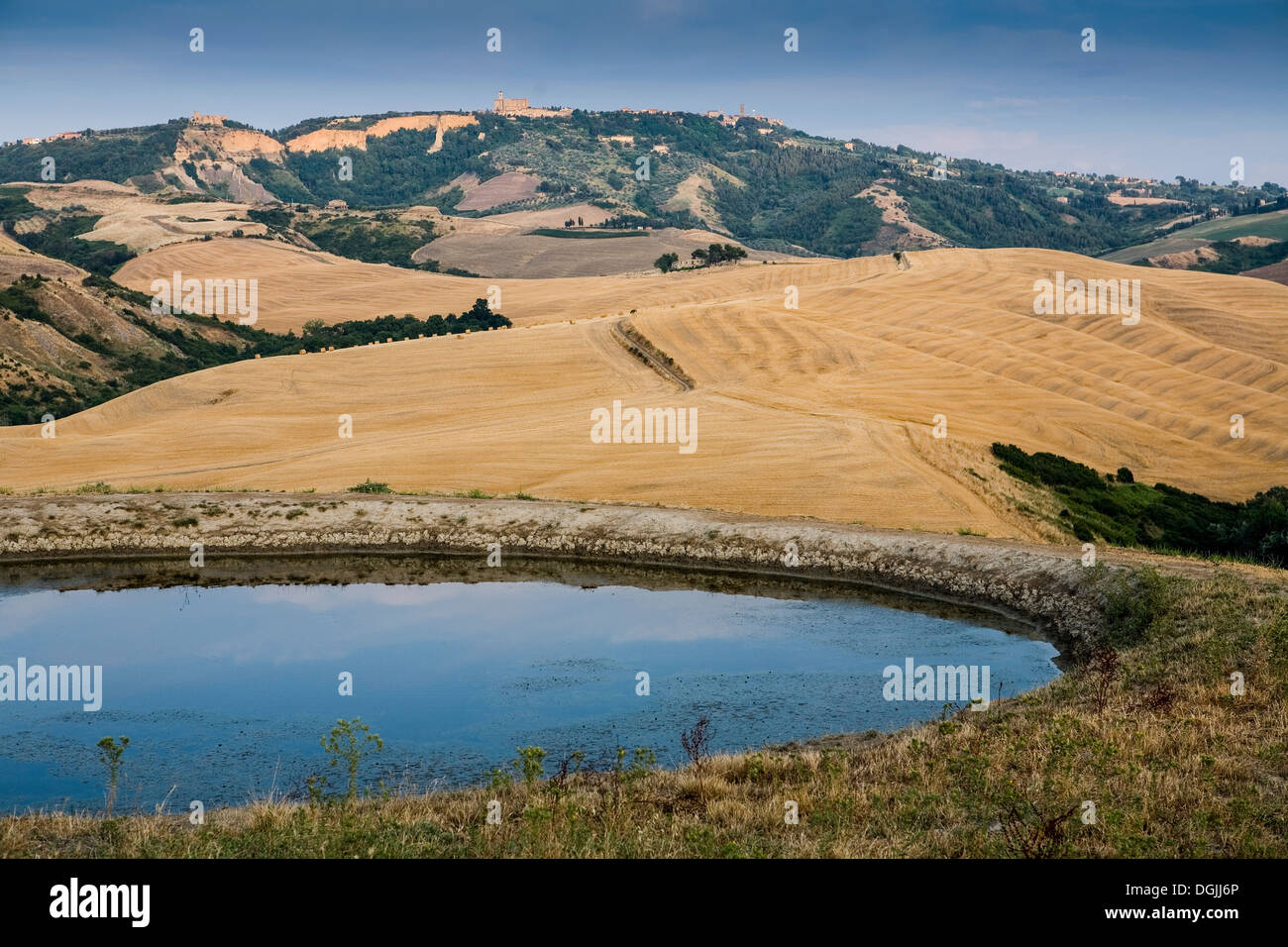 Reservoir in Tuscan landscape, Italy Stock Photo - Alamy