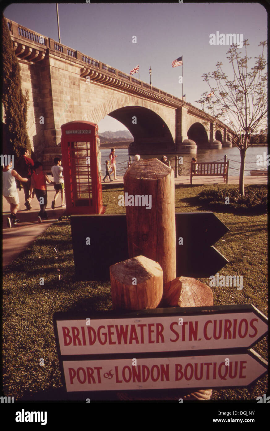 London bridge relocated lake hi-res stock photography and images - Alamy