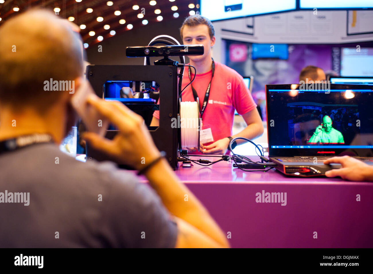 Face scanning uk hi-res stock photography and images - Alamy