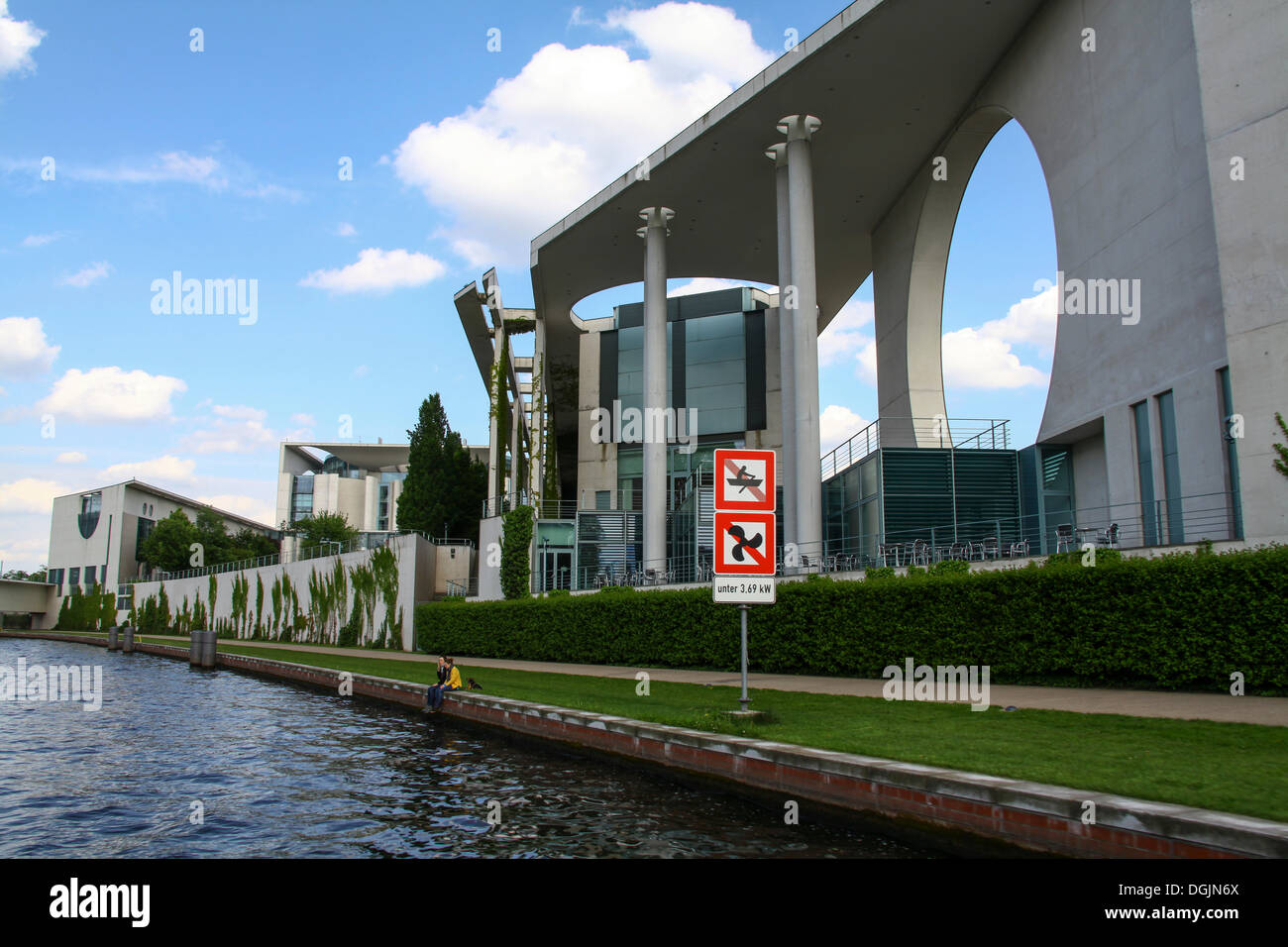 View to waterfront promenade at spree river hi-res stock photography ...