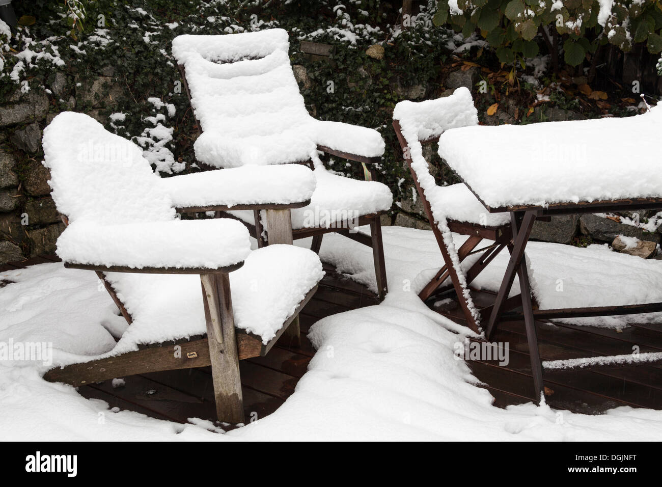 Snow covered garden table High Resolution Stock Photography and Images ...