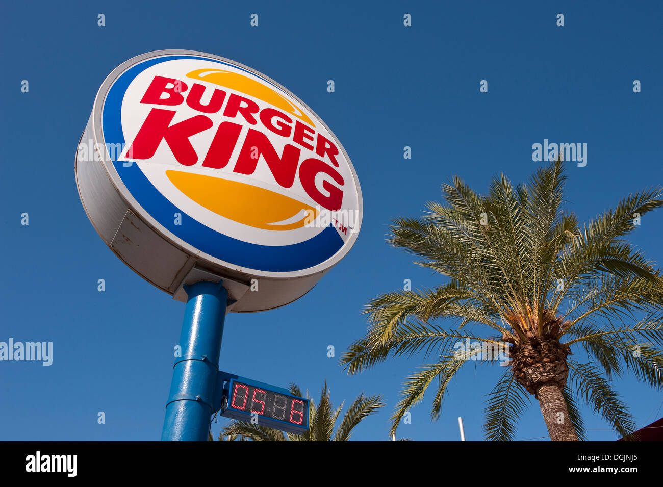 Outside burger king restaurant hi-res stock photography and images - Alamy