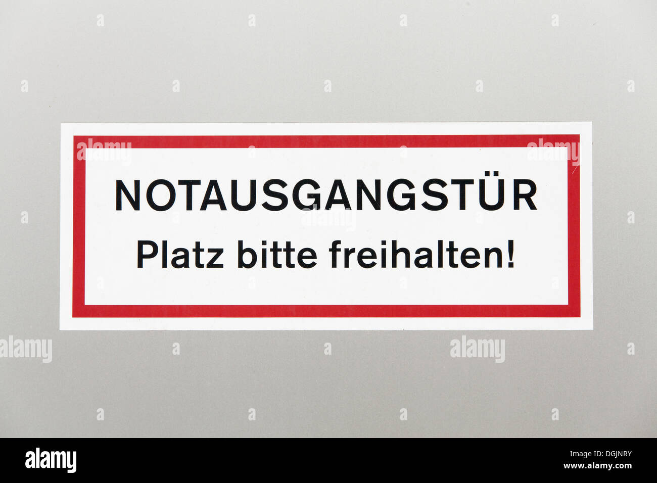 Bitte freihalten hi-res stock photography and images - Alamy