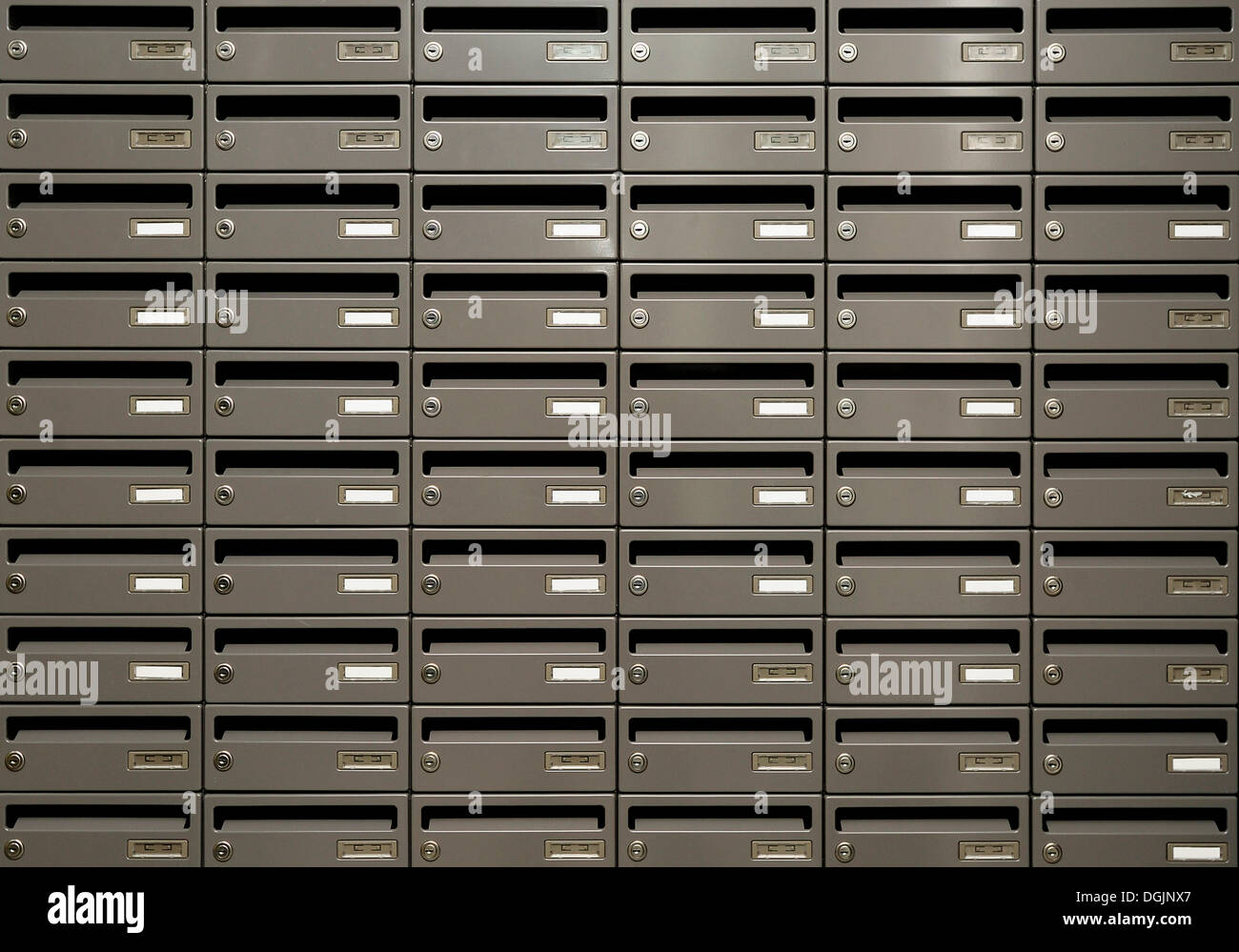 Full mailboxes hi-res stock photography and images - Alamy