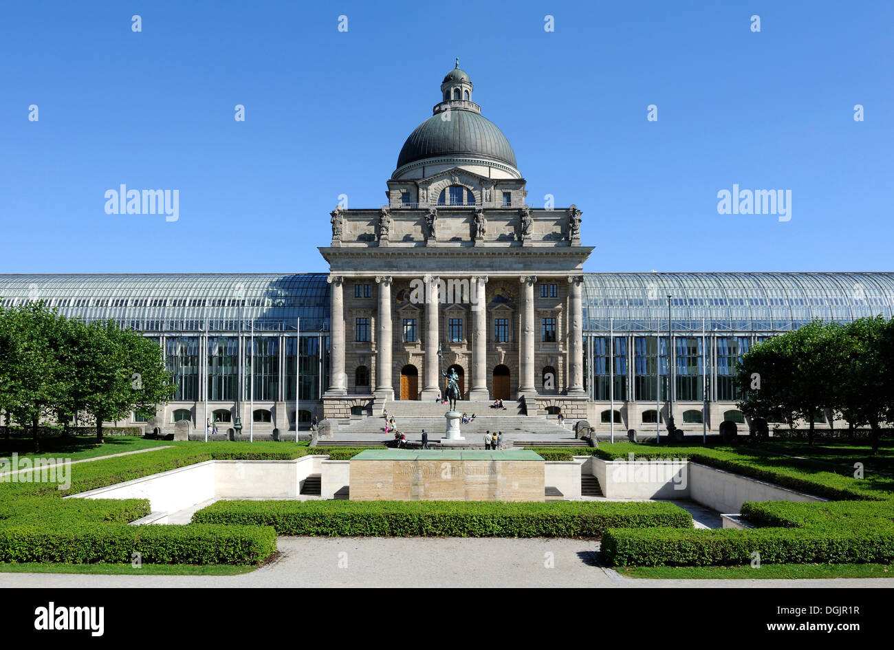 Bayerische Staatskanzlei, Bavarian State Chancellery, Hofgarten garden ...