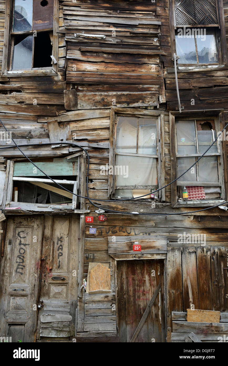 Old dilapidated buildings hi-res stock photography and images - Alamy