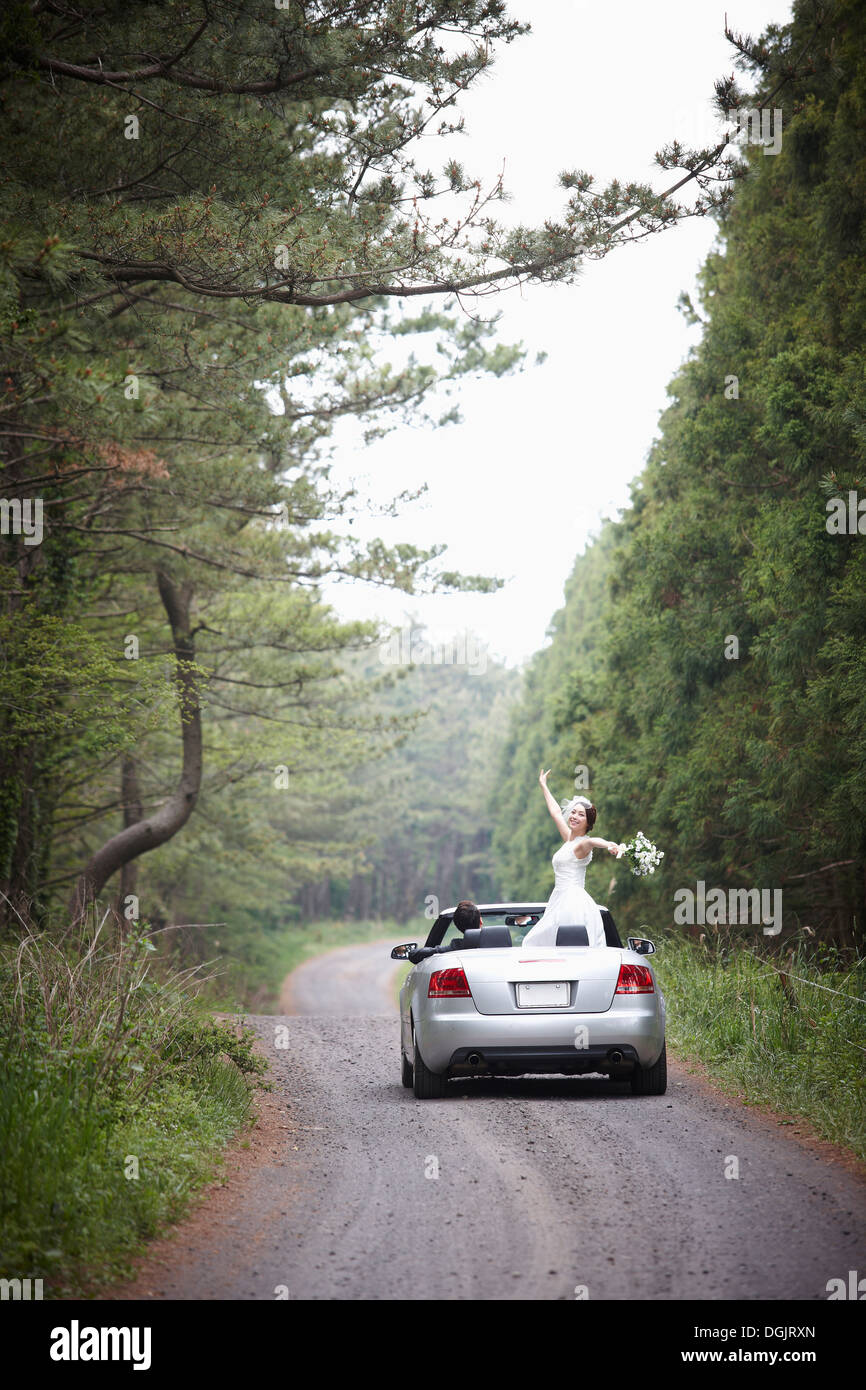 Car driving behind a car hi-res stock photography and images - Alamy