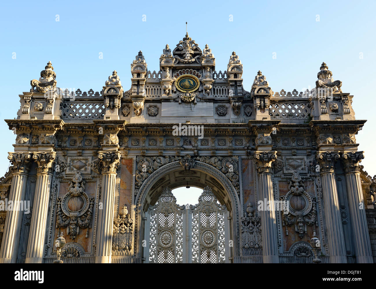 Ceremonial gate to Dolmabahce Palace, Dolmabahçe Sarayı, Beşiktaş ...