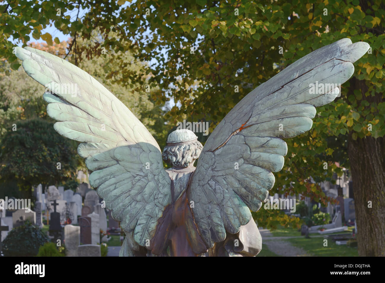 Funeral graveyard angel hi-res stock photography and images - Alamy