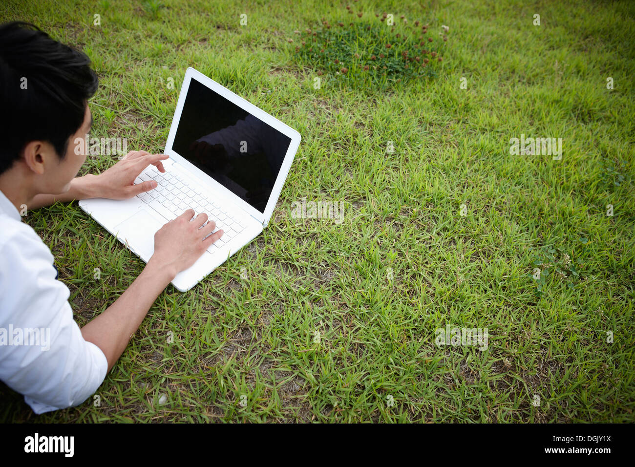 People working in nature hi-res stock photography and images - Alamy