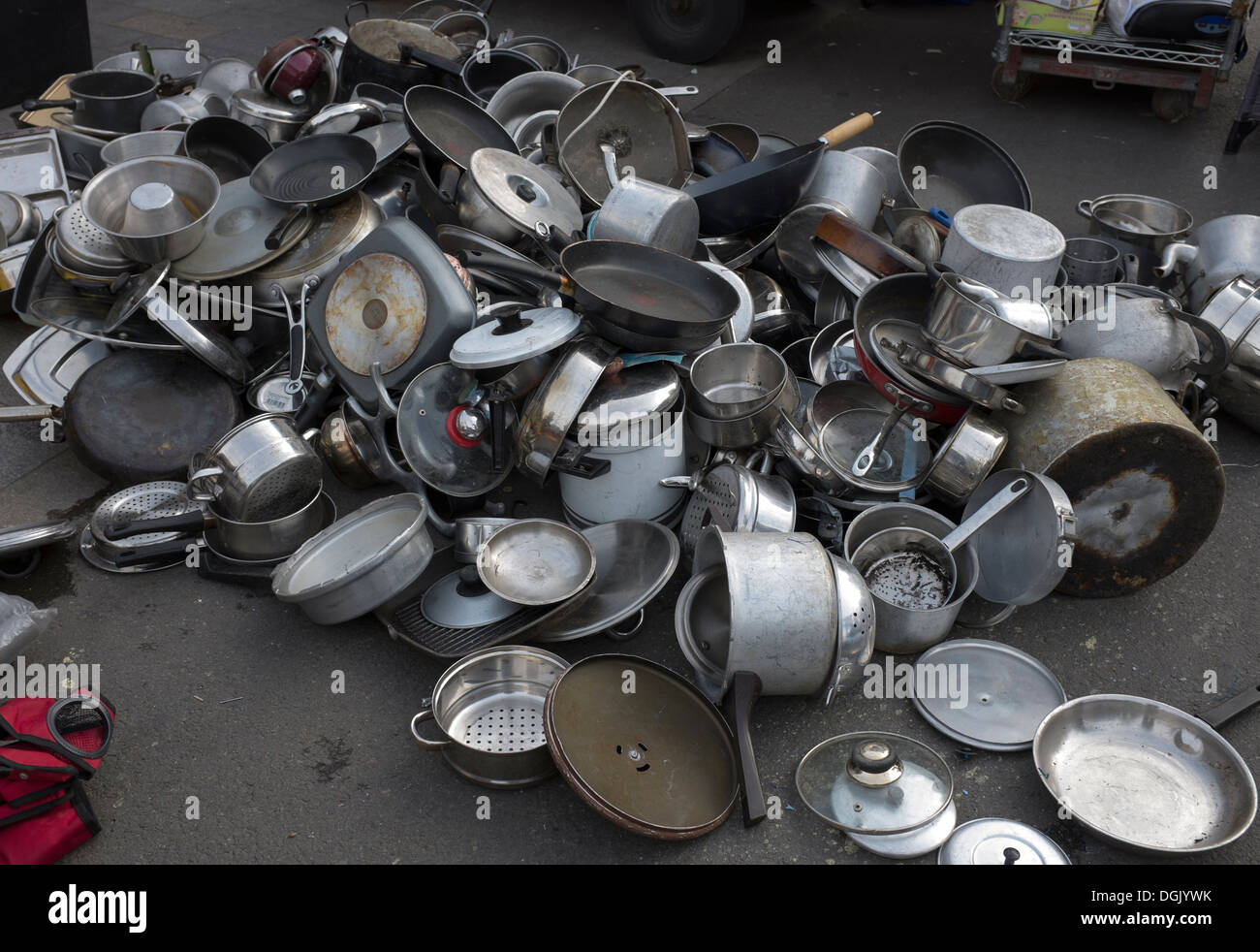 Cooking pots hi-res stock photography and images - Alamy