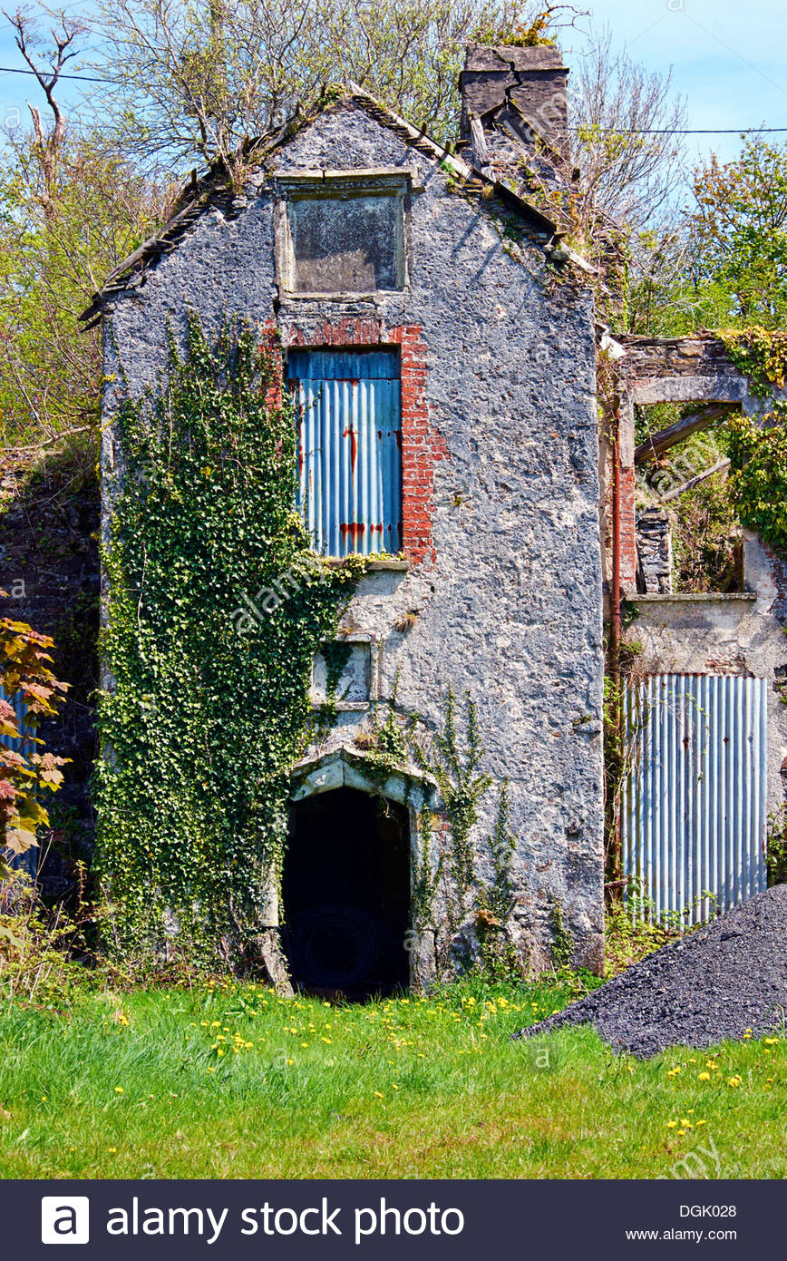 Farm Building In Ruins High Resolution Stock Photography and Images - Alamy