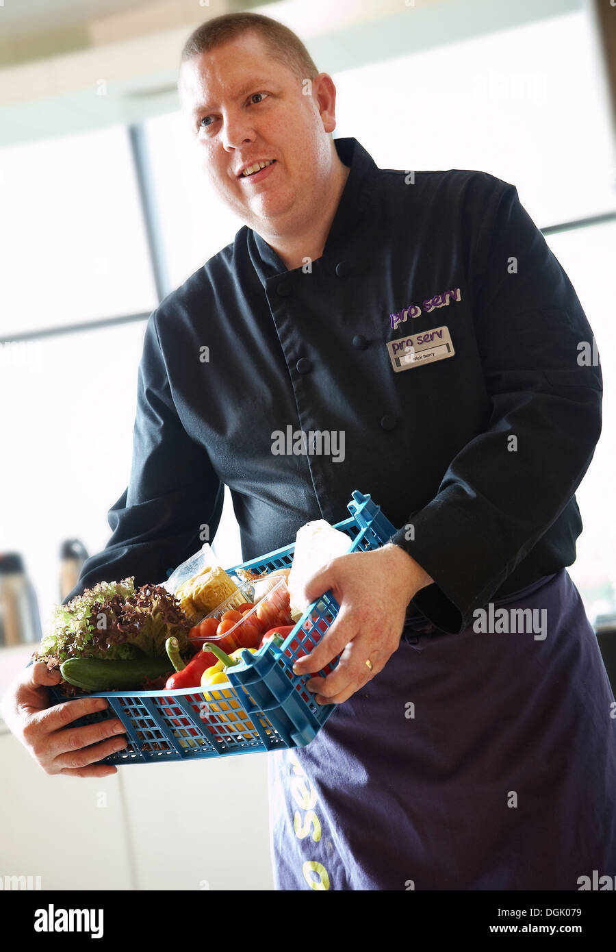 Bringing fresh produce chef hi-res stock photography and images - Alamy