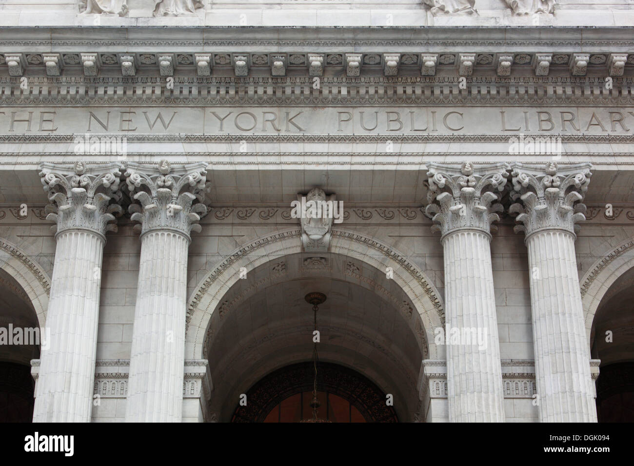New york public library exterior hi-res stock photography and images ...