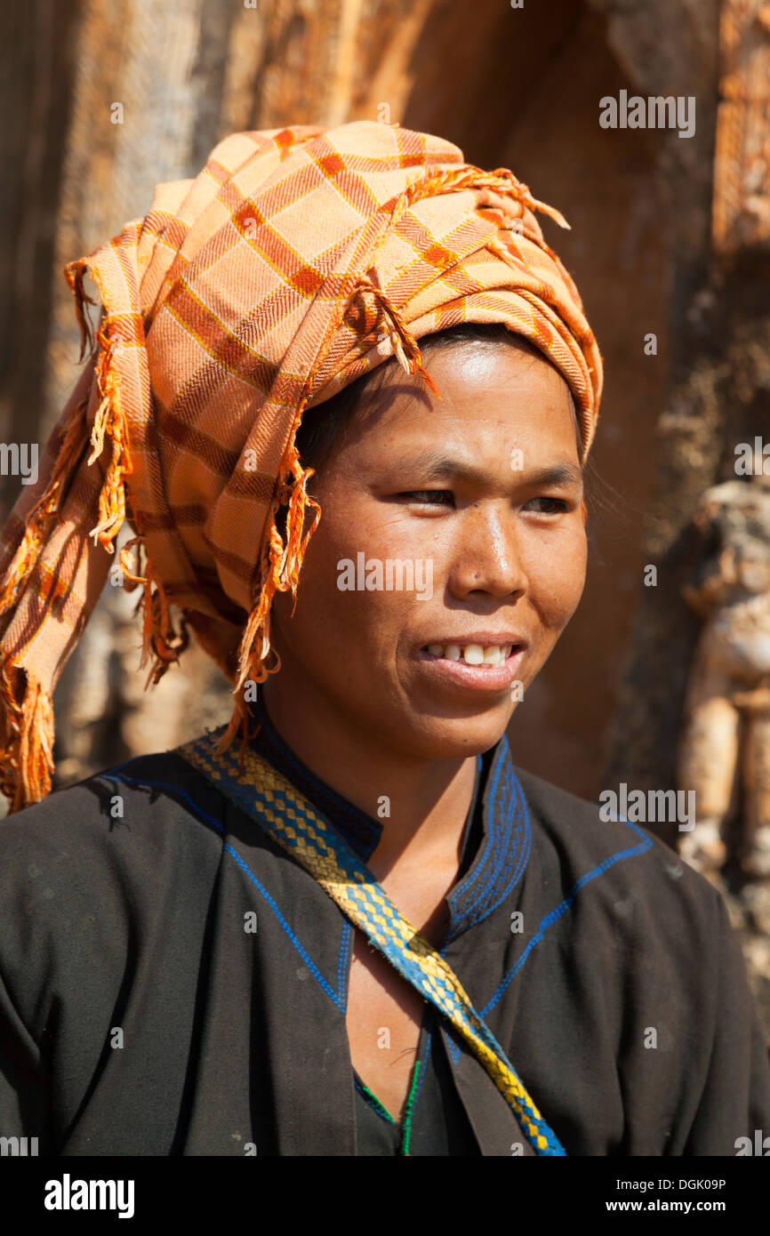 Tribal woman hi-res stock photography and images - Alamy