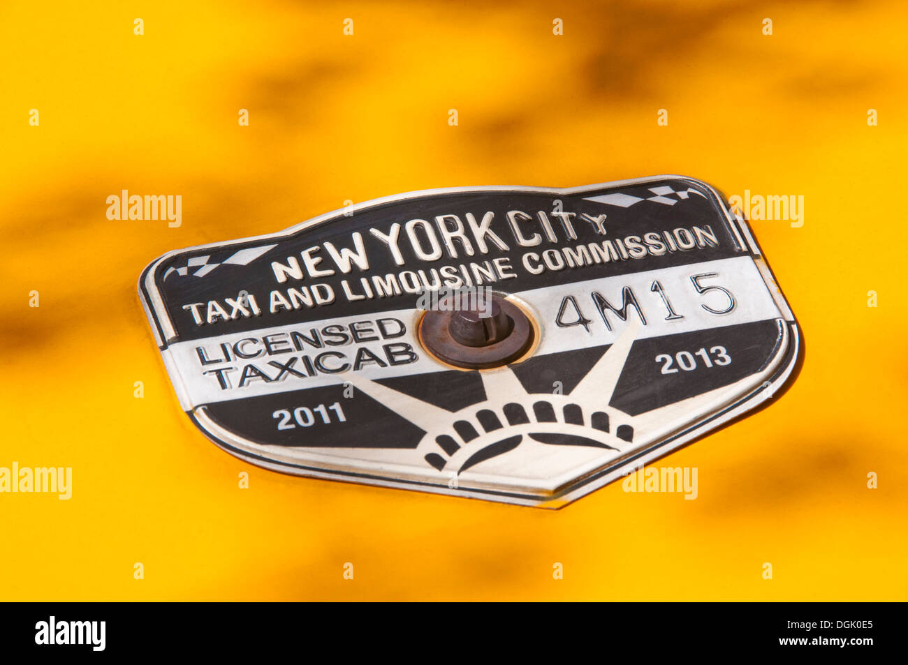 Nyc medallion taxi hi-res stock photography and images - Alamy