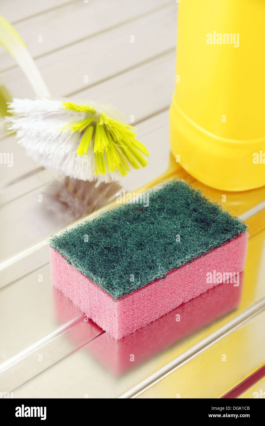 Nylon pan scourer on a stainless steel drainer Stock Photo - Alamy