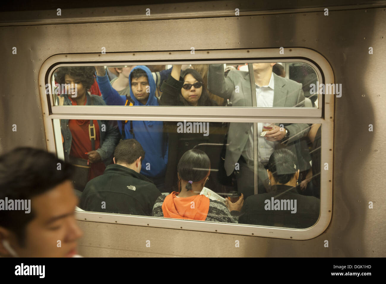 4 5 6 new york city subway train car hi-res stock photography and ...