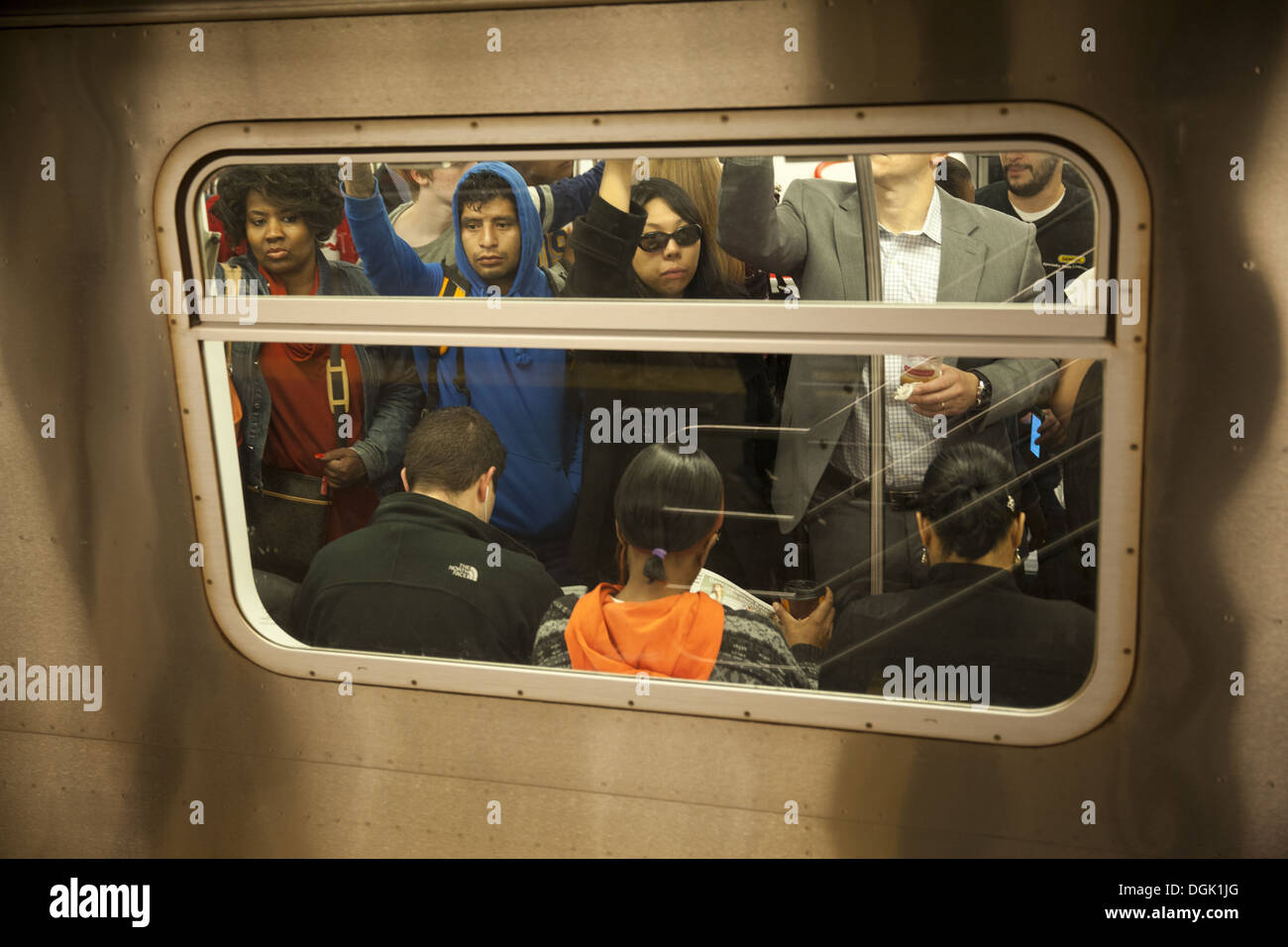 4 5 6 new york city subway train car hi-res stock photography and ...