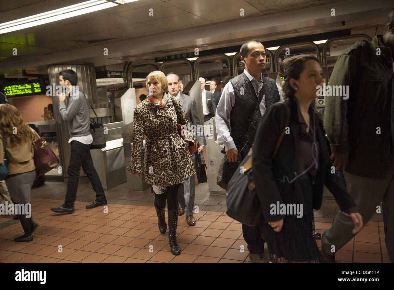 Morning rush hour on the 4,5 & 6 subway line on the East Side of ...