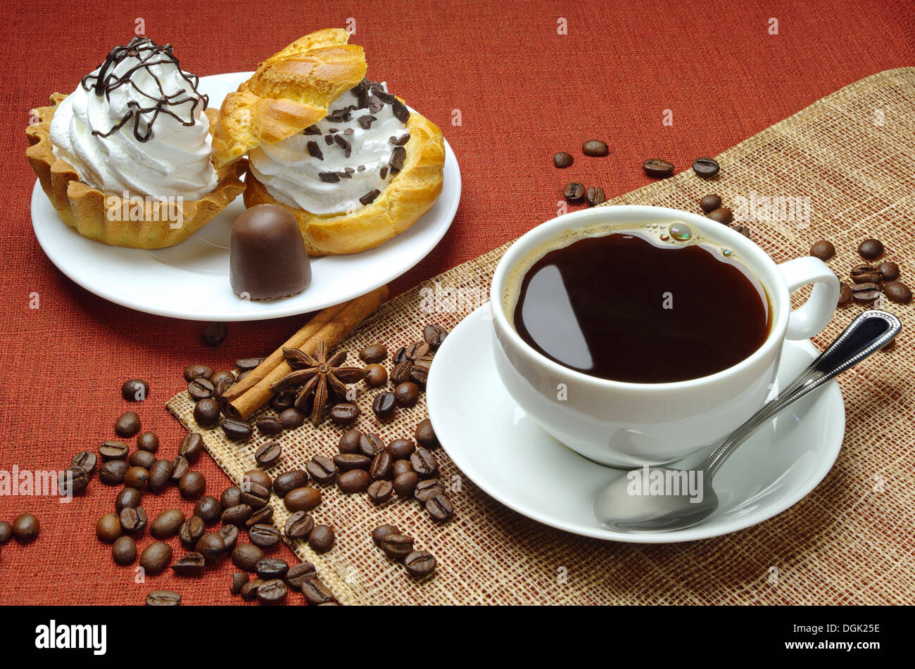 Cakes cup hot coffee hi-res stock photography and images - Alamy