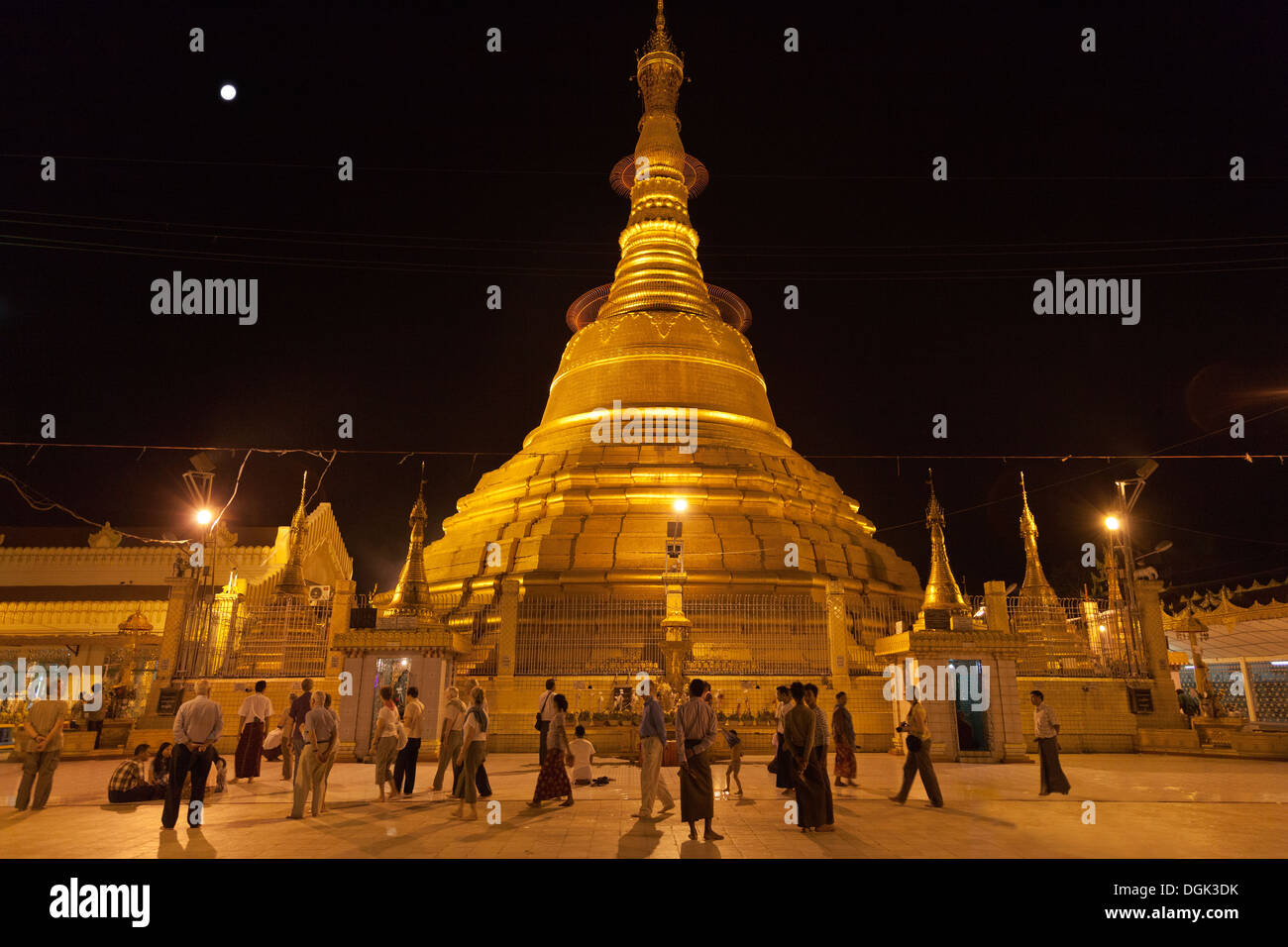 Night worshippers at the Botataung Pagoda in Yangon in Myanmar Stock ...