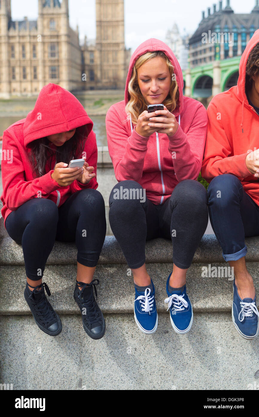 People looking at their phones hi-res stock photography and images - Alamy