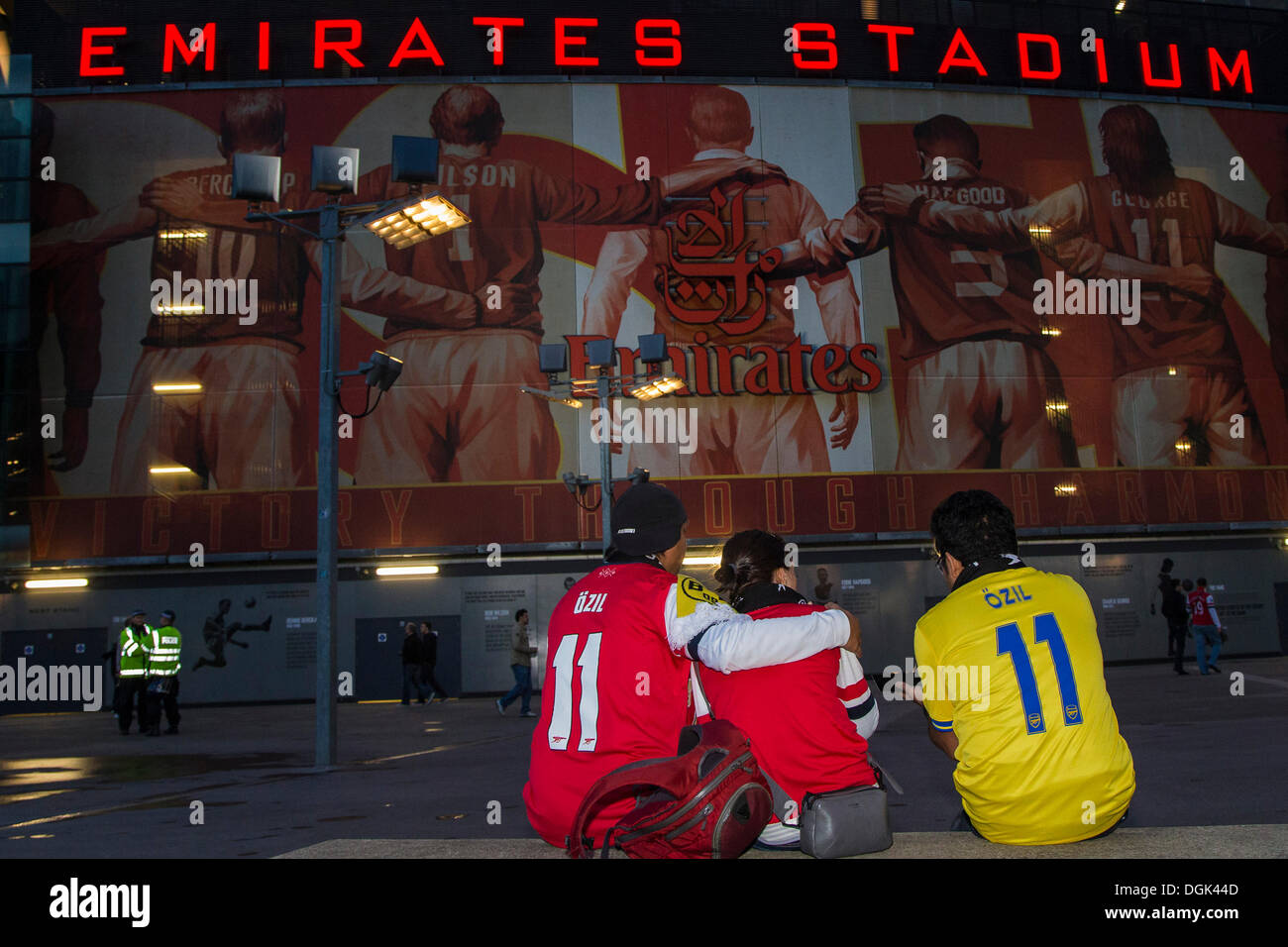 Arsenal fans outside the emirates stadium hi-res stock photography and ...