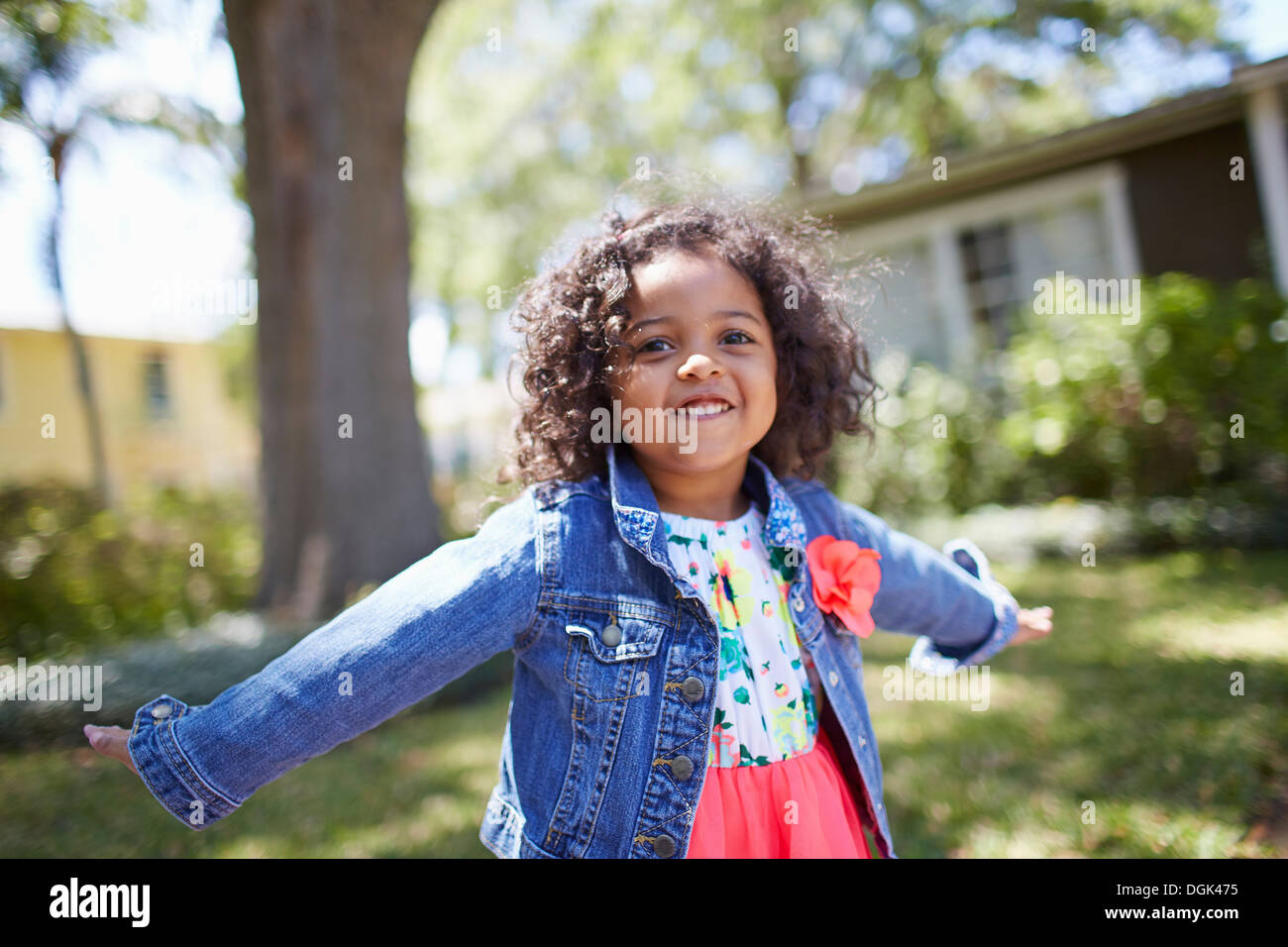 Arms wide hi-res stock photography and images - Alamy
