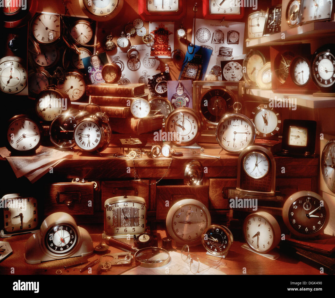 Antique clocks hi-res stock photography and images - Alamy