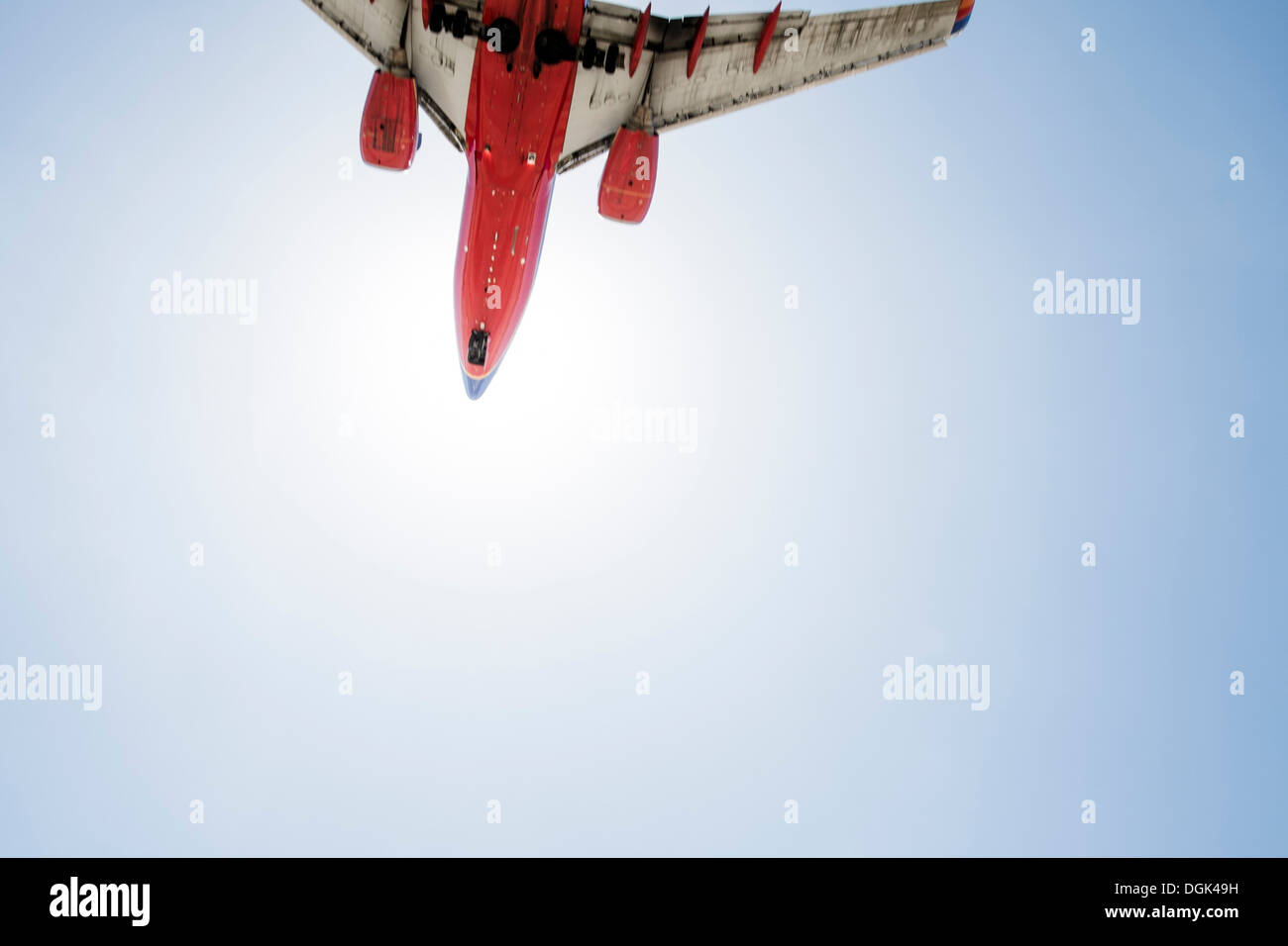 Red aeroplane image hi-res stock photography and images - Alamy