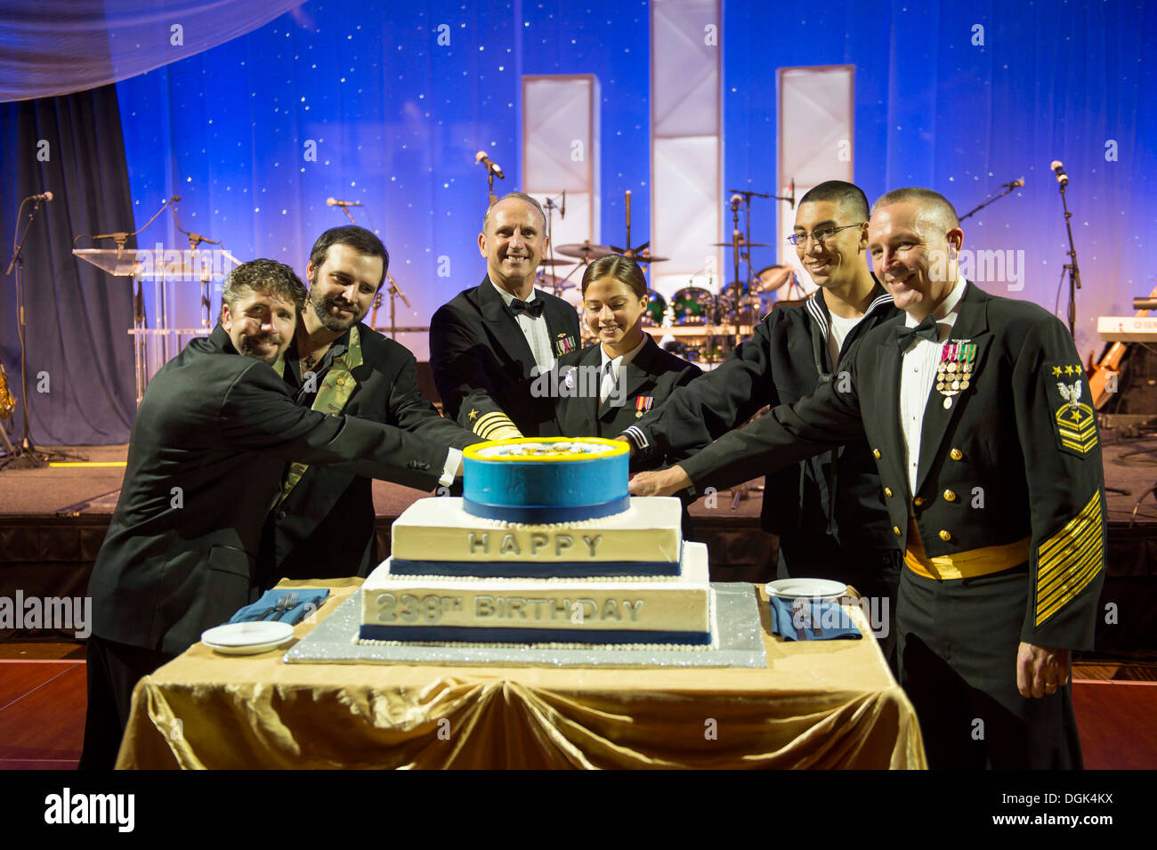 From left to right, retired Navy SEAL Lt. Jason Redman, country music ...
