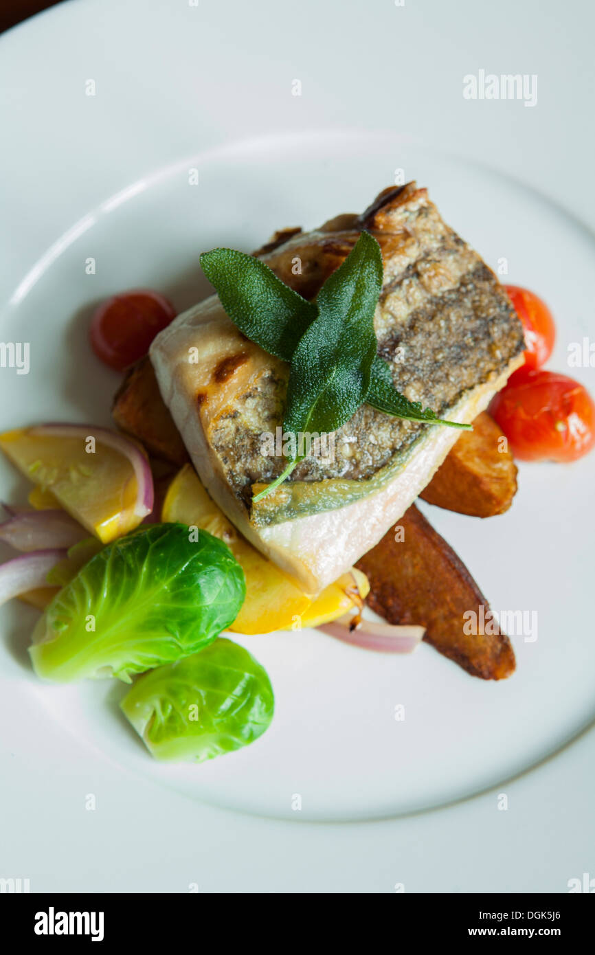 Fish cutlet vegetable garnish hi-res stock photography and images - Alamy