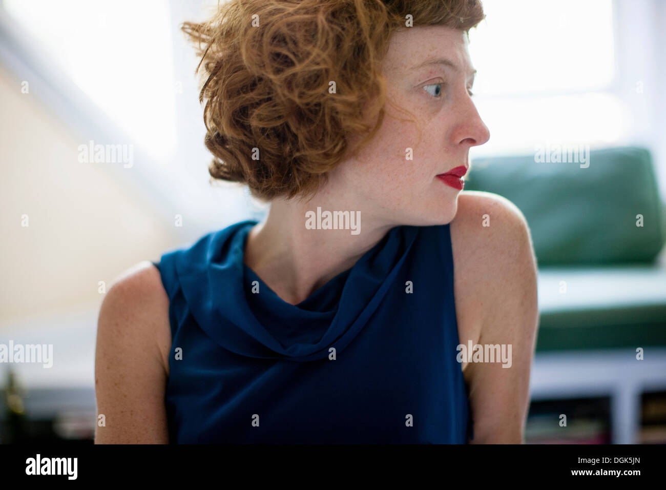 Profile woman hi-res stock photography and images - Alamy