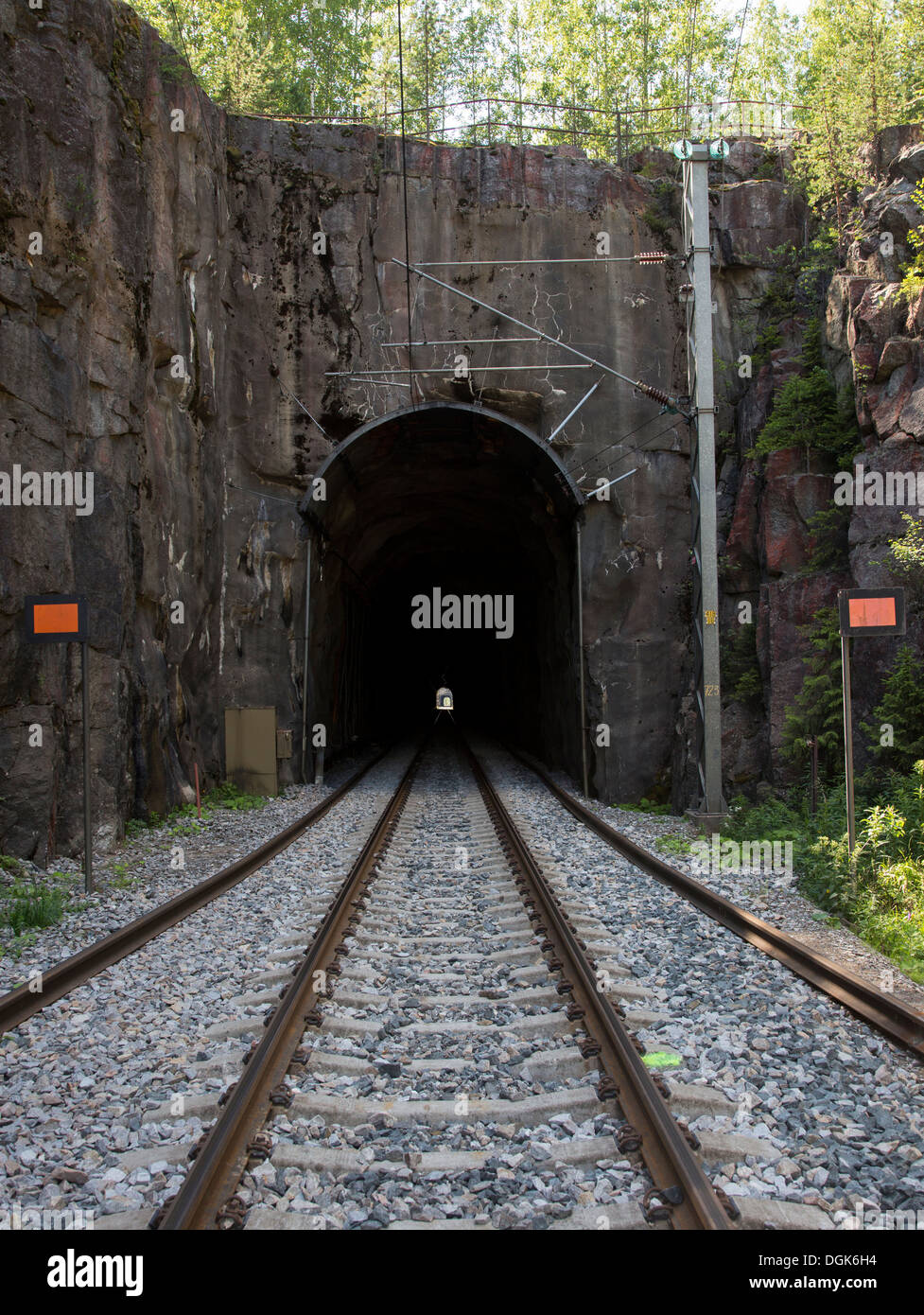 Tunnel Tracks High Resolution Stock Photography and Images - Alamy