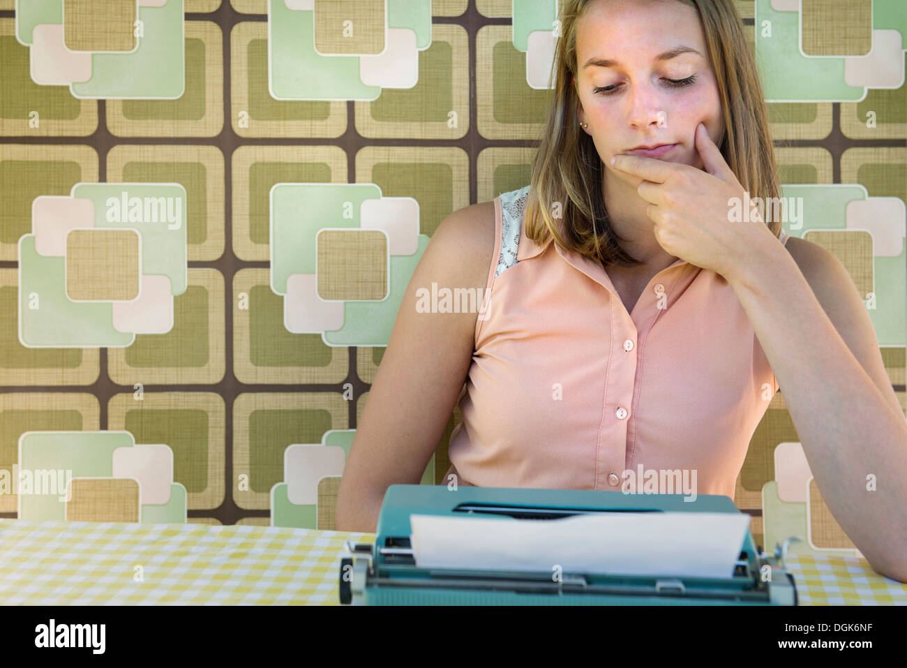 Adolescent girl sitting with typewriter Stock Photo - Alamy