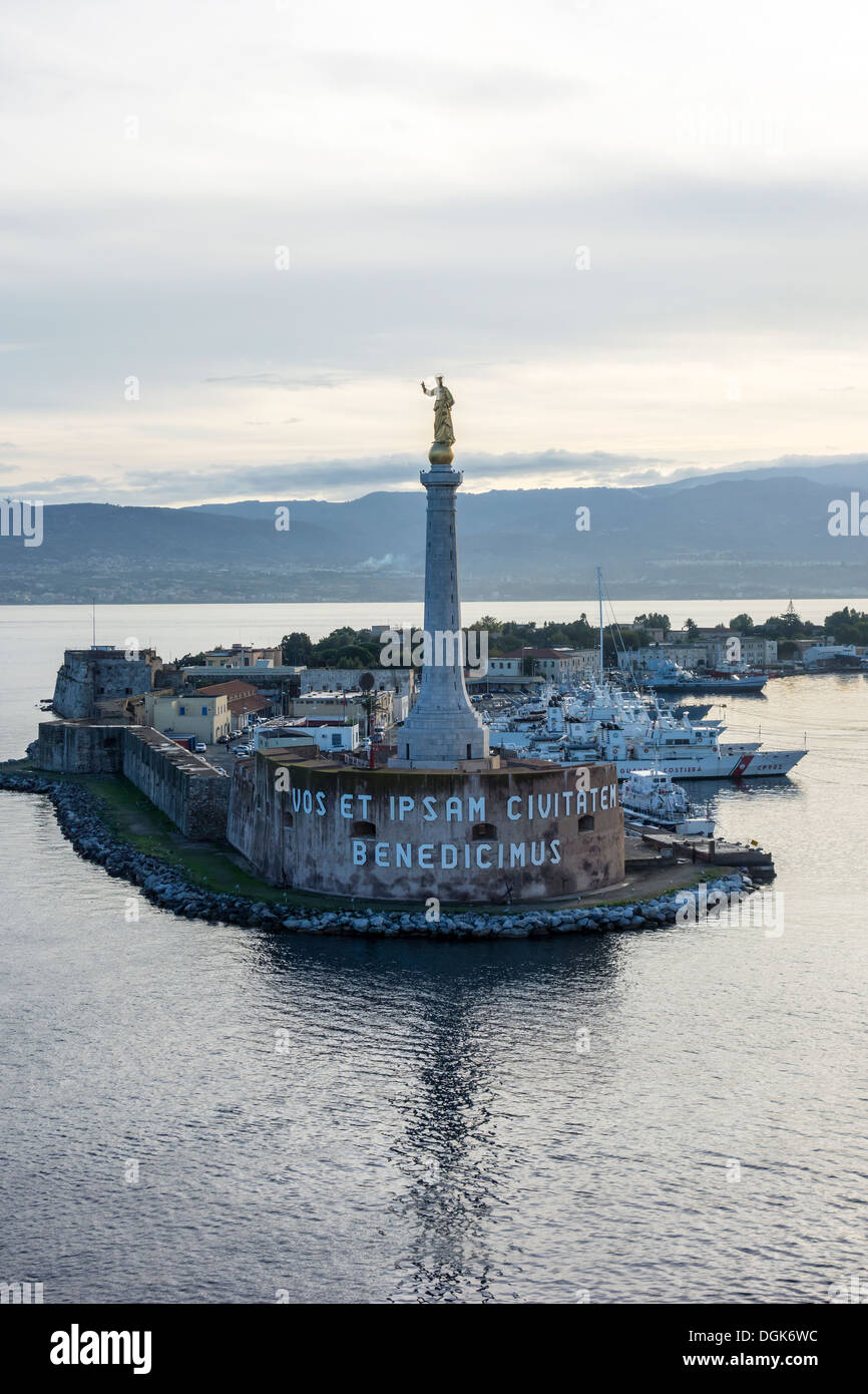Virgin mary monument overlooking messina in sicily hi-res stock ...