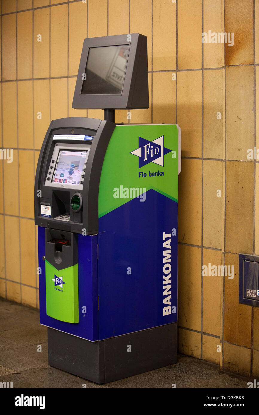 Bank atm machine hi-res stock photography and images - Alamy