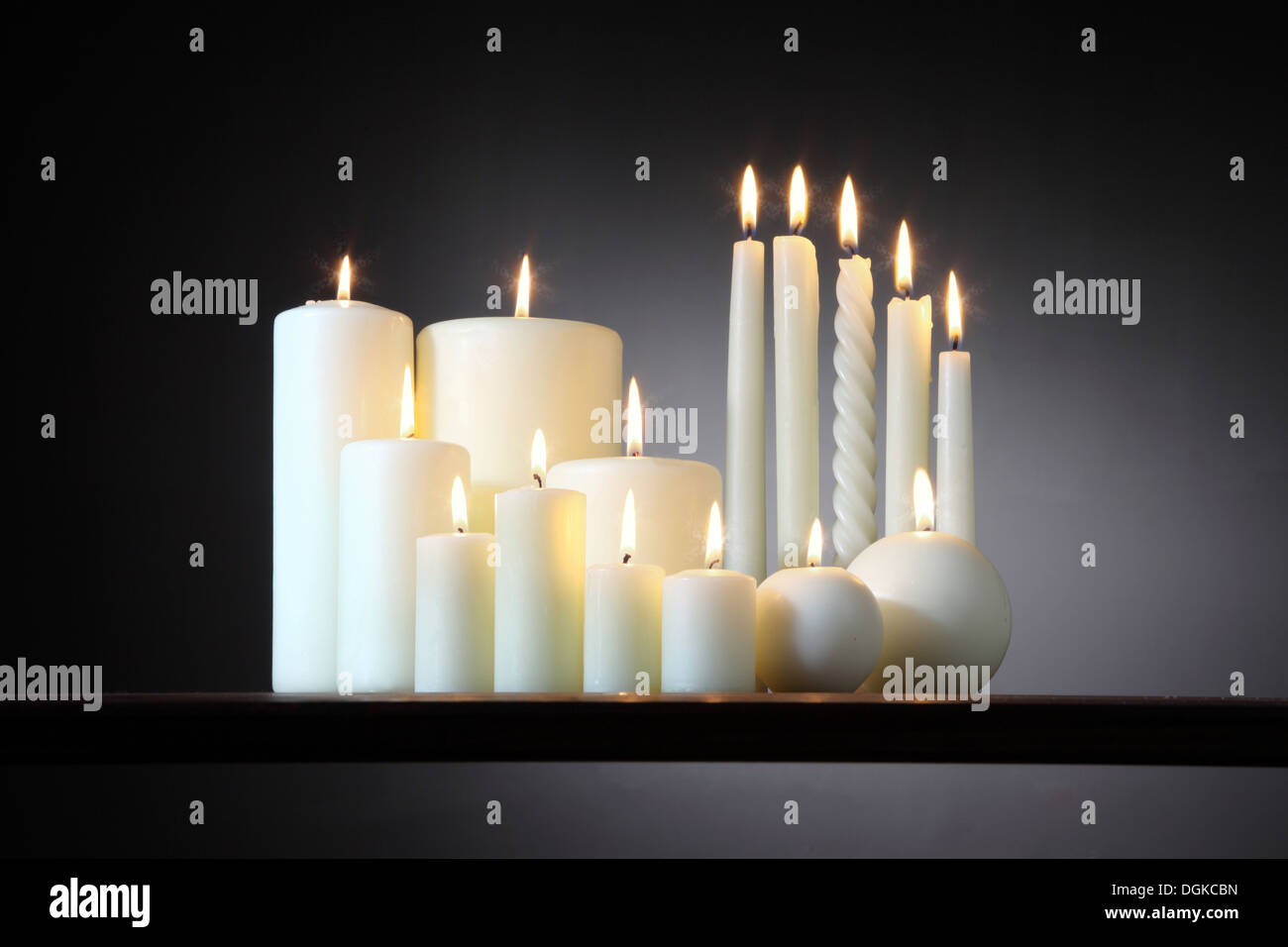 Candles hi-res stock photography and images - Alamy