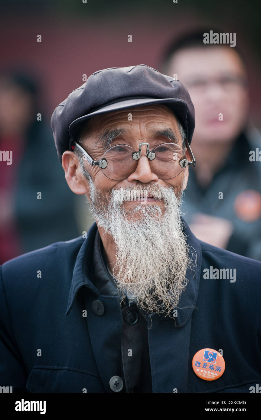 Old chinese man beard hi-res stock photography and images - Alamy