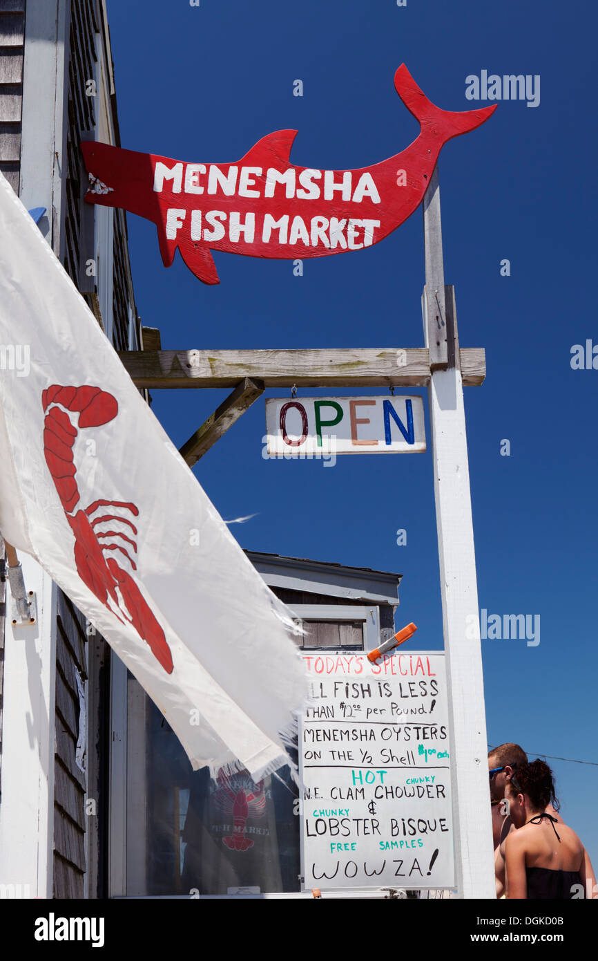 Lobster shack at Menemsha fish market Stock Photo - Alamy