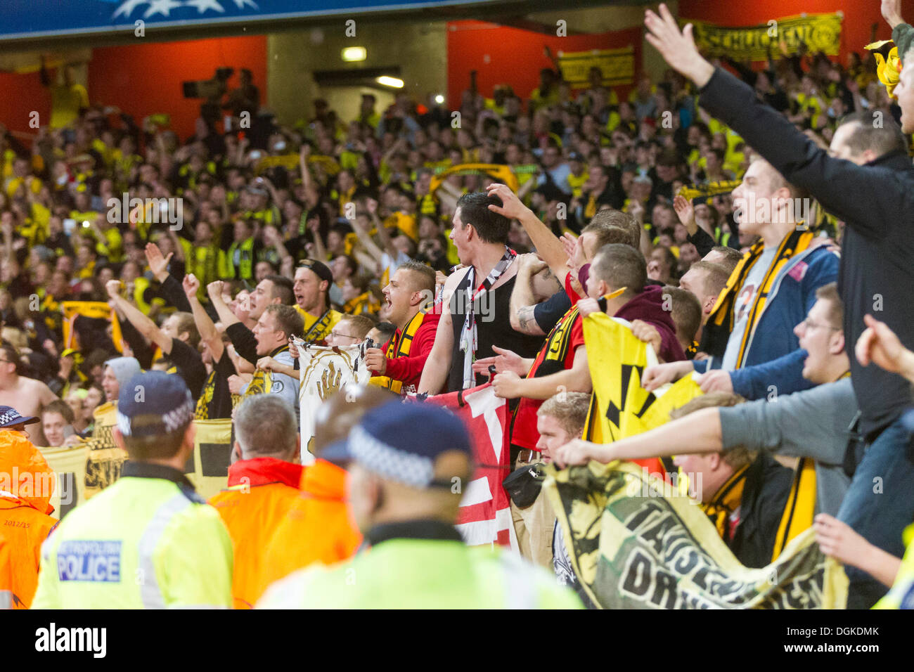 Borussia dortmund fans hi-res stock photography and images - Alamy